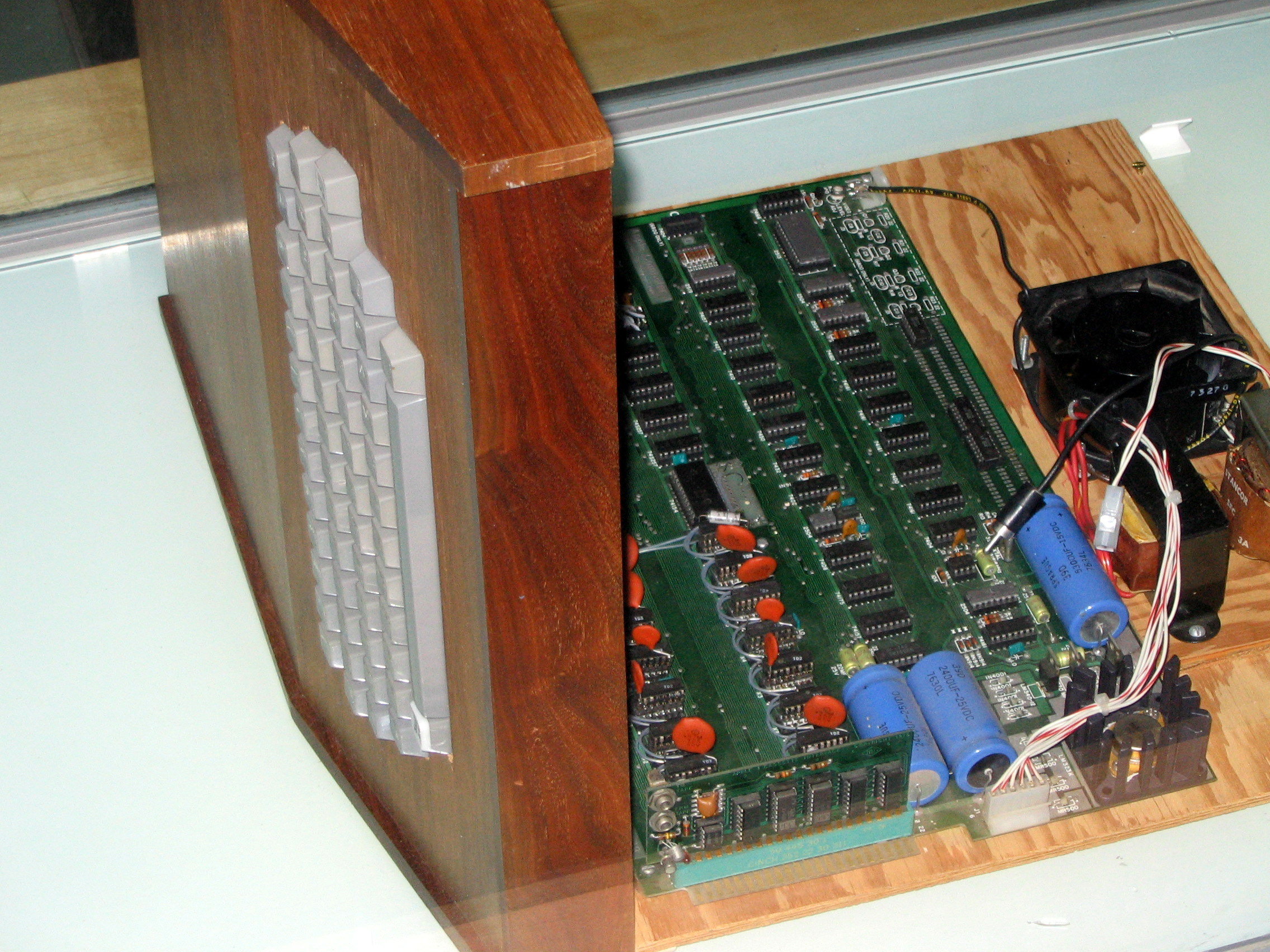 Vintage Apple-1 computer sells for $388K - The Washington Informer